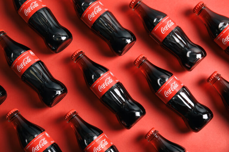19 Genius Coca-Cola Hacks You MUST Try - Wipe and Organize